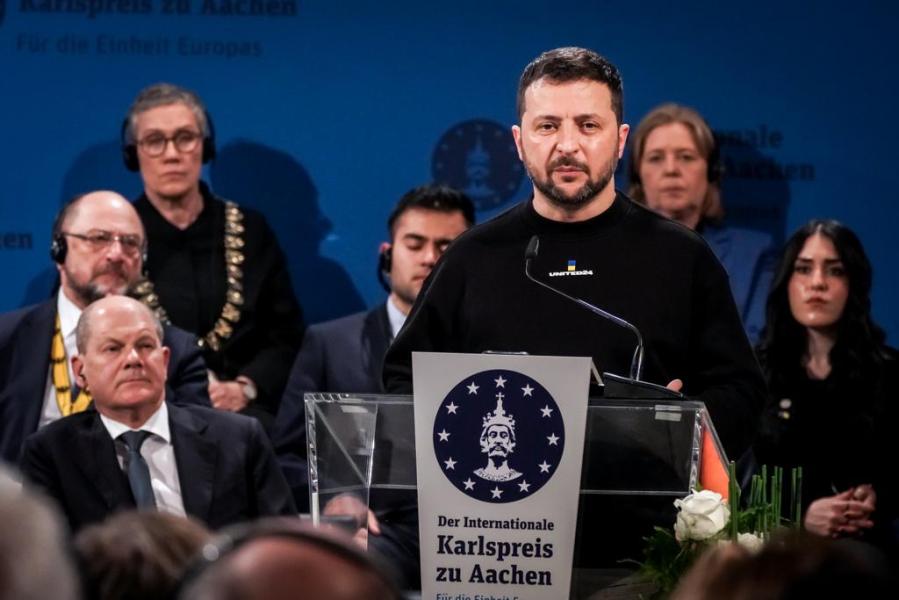 EIB President Werner Hoyer congratulates 2023 Charlemagne Prize winners ...