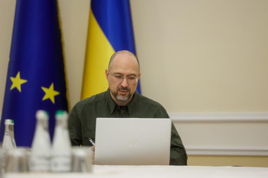 EIB President Hoyer speaks with Ukraine prime minister Shmyhal: We are ...