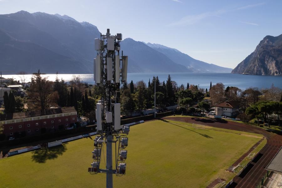 Italy: EIB and INWIT sign €350 million agreement to develop digital ...